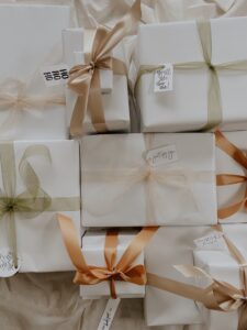 How to Make Beautiful Presents with Easy Christmas Wrapping Paper Ideas ...