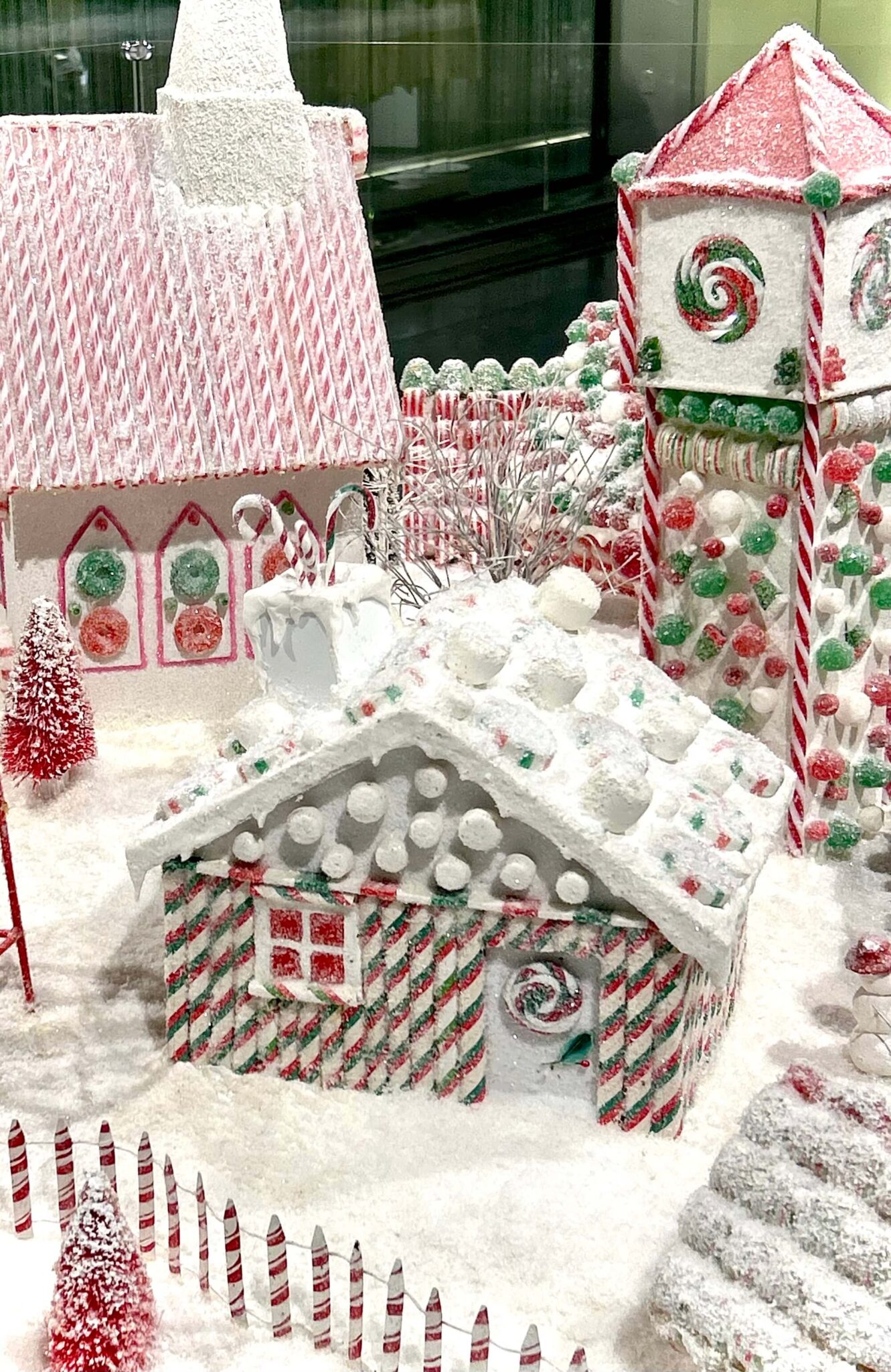 How to Host a Magical Gingerbread House Decorating Party (and How to ...